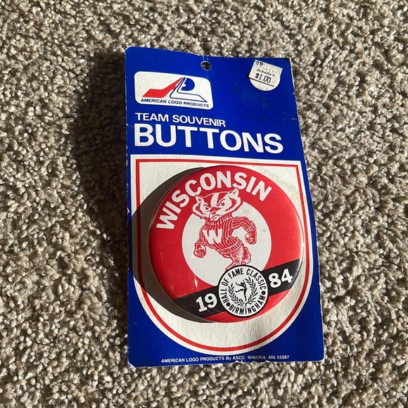 Other | Vintage 1984 Wisconsin Badgers Team Souvenir American Logo ...